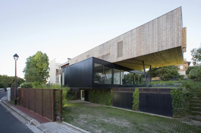 Residential Design Inspiration: Cantilever Houses - Studio MM Architect